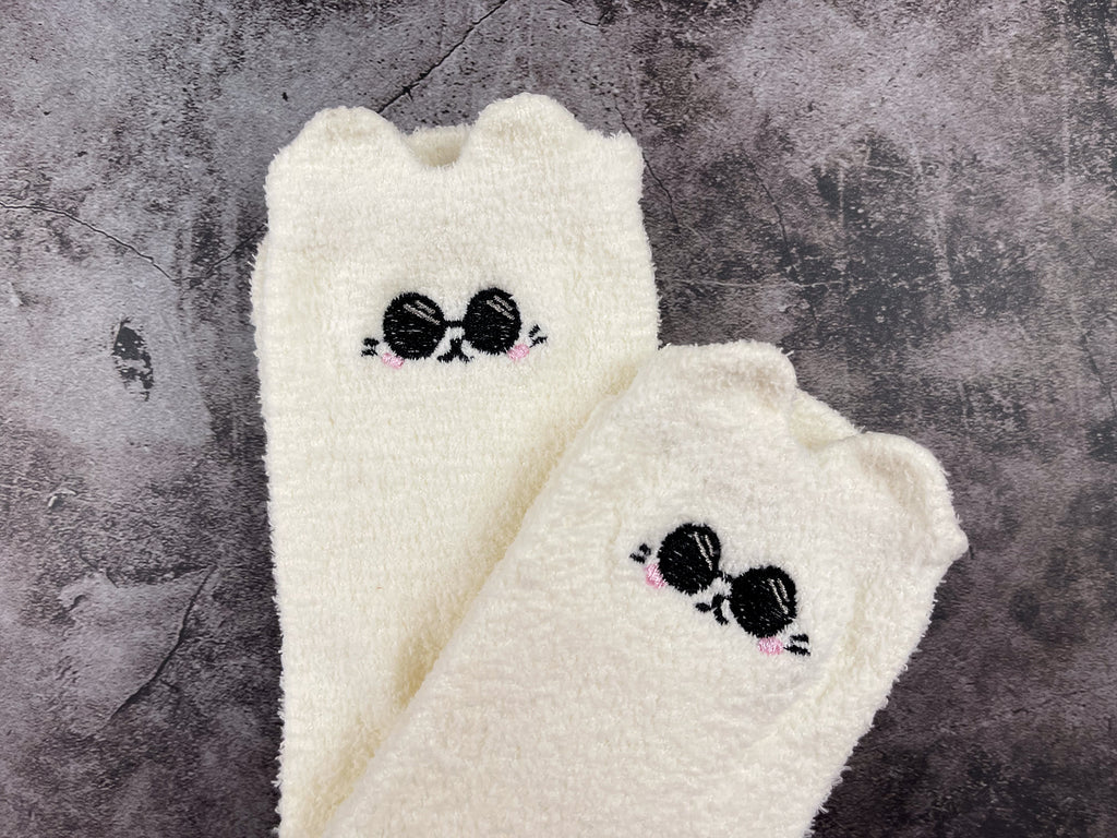 Catorou Fuzzy Slouch Socks – KoKoSeoul